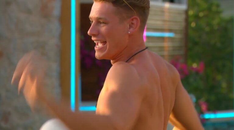 Love Island's Callum and Mitch Prove they Are the BIGGEST F*ck Boys